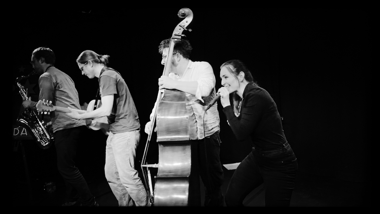 Lady Bee And The Epileptics Atelier Grand Cargo